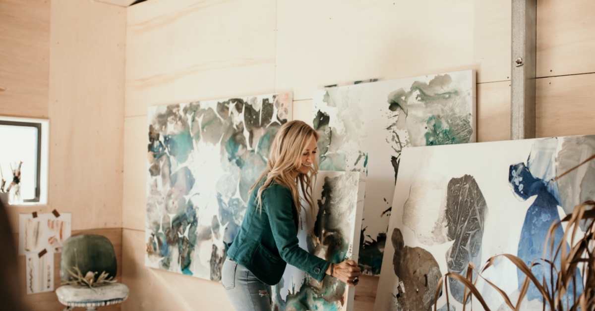 Amica Aindow – An Abstract Artist Who Paints with Spontaneity and ...