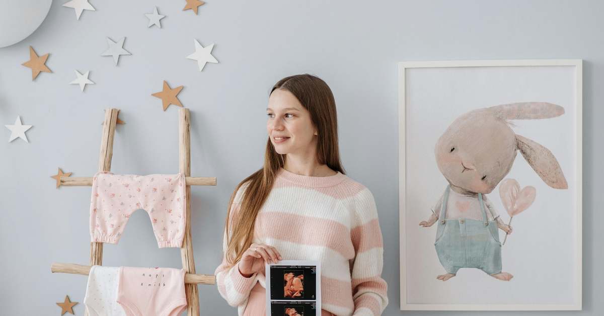 The Ultimate Guide to Maternity Tops - 15 Options to Consider - LA ...