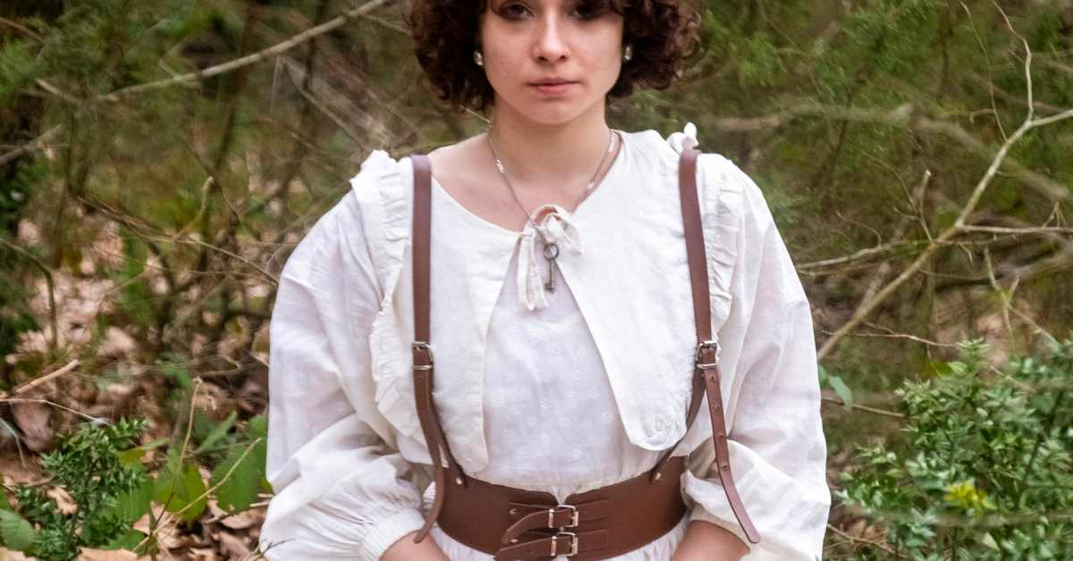 Accessorize Your Traditional German Costumes for Embracing German ...