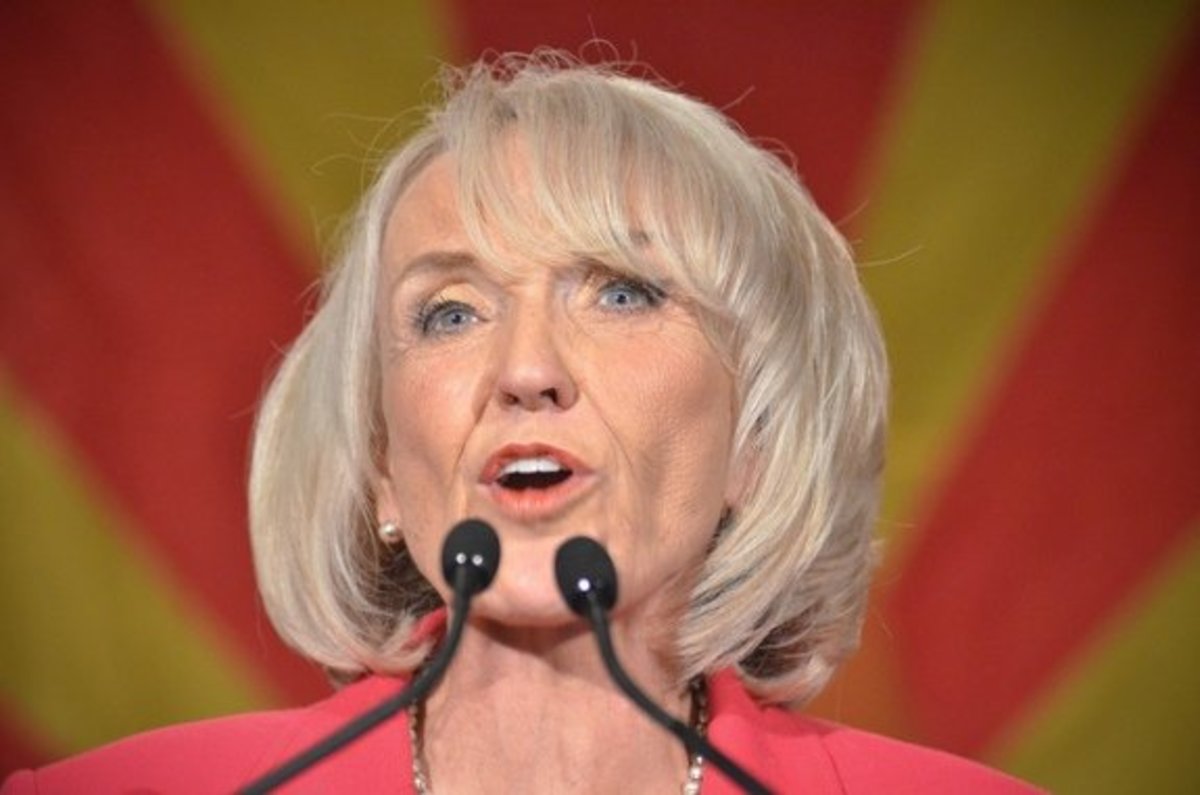 Why Arizona Governor Jan Brewer Is Bluffing on State Immigration Laws ...