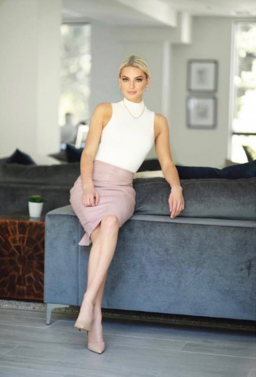 Jessica Stocker: How a Real Estate Agent in the Physical World Dove ...