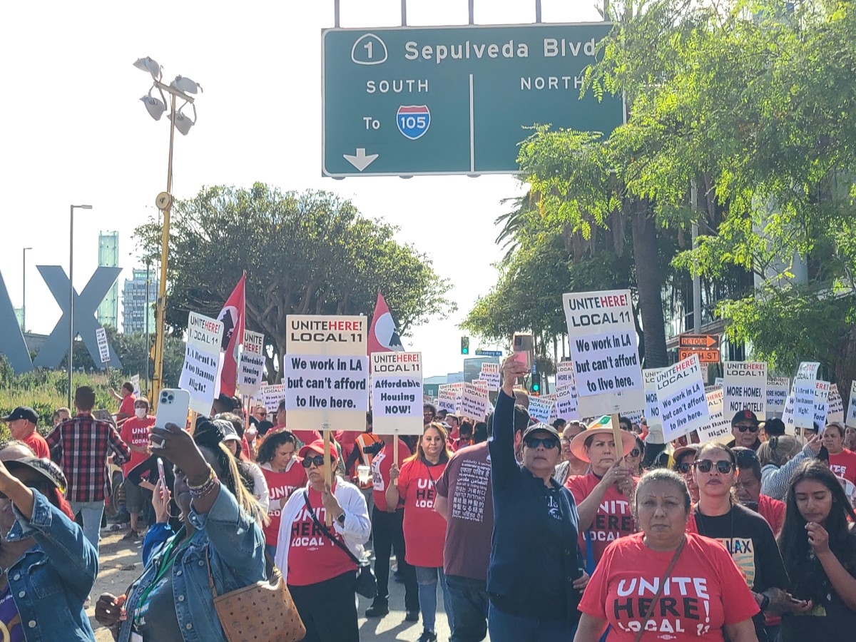 Thousands of SEIU members Rally at LAX for a Fair Contract - LA Progressive